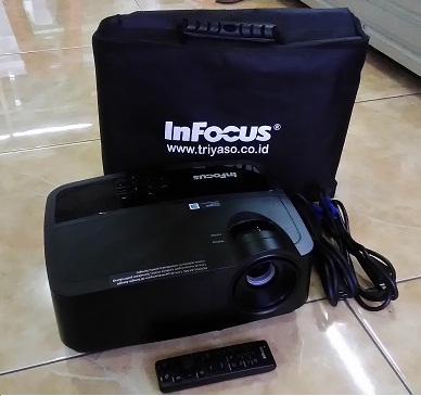 LCD Projector Bekas Infocus IN112 (Pemakaian Baru 12 Jam) | Laptop ...